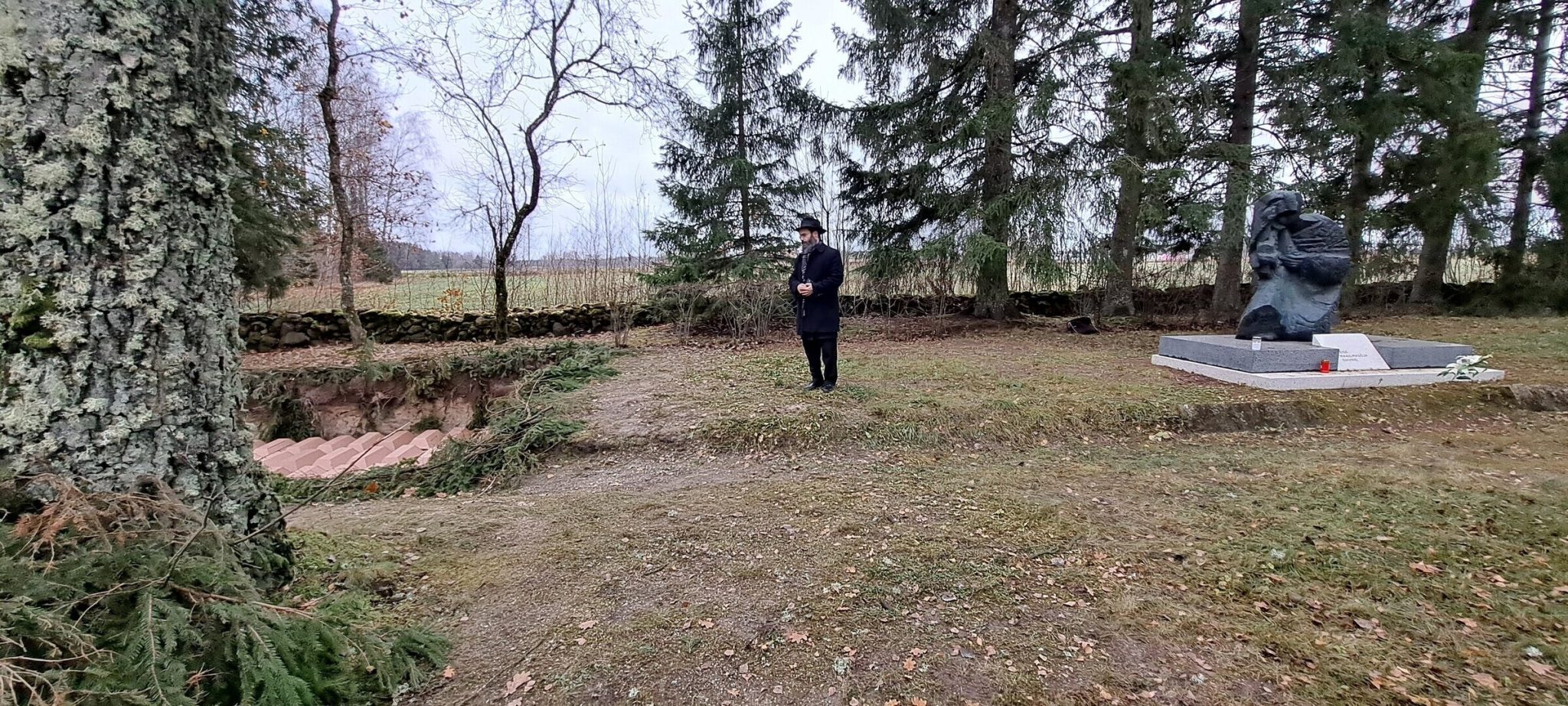 Estonia's Jewish community commemorates Saaremaa victims at reburial ...